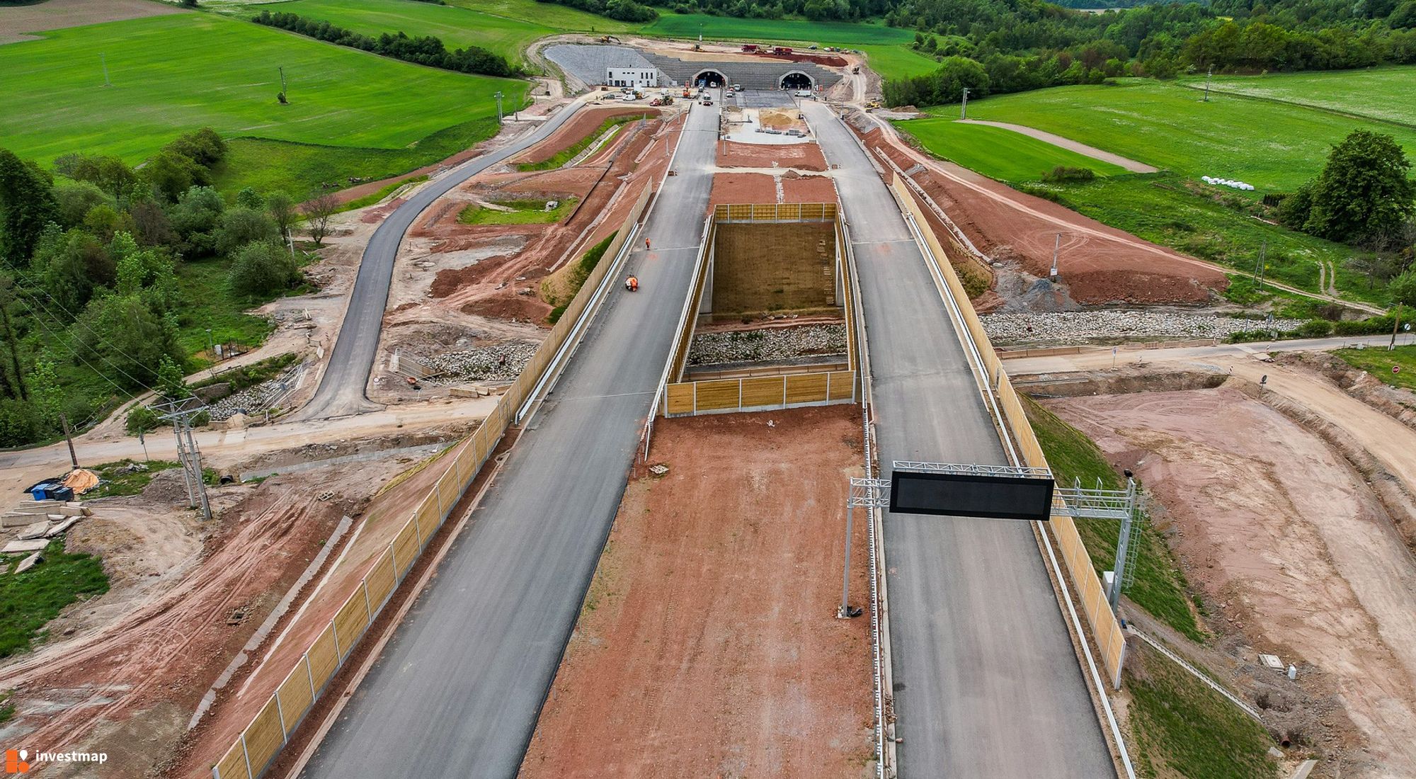Dobiega końca budowa ostatniego brakującego odcinka drogi ekspresowej S3 na Dolnym Śląsku ...