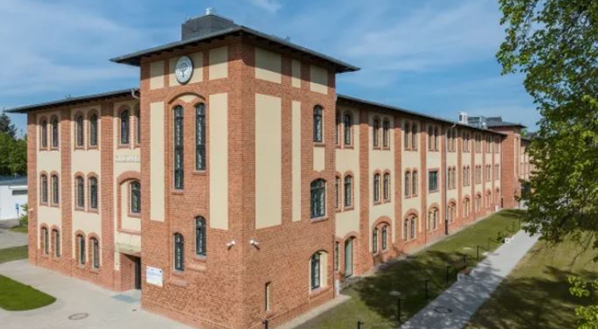 W Poznaniu otwarto Collegium Rubrum UAM - investmap.pl